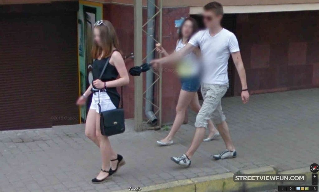 Poke an umbrella to her back - STREETVIEWFUN