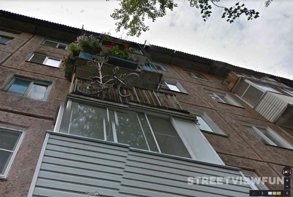 Bike and flowers on the balconies - STREETVIEWFUN