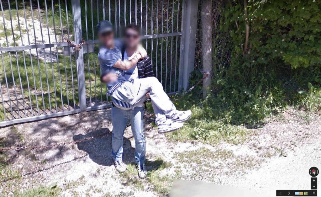 Italian hug - STREETVIEWFUN