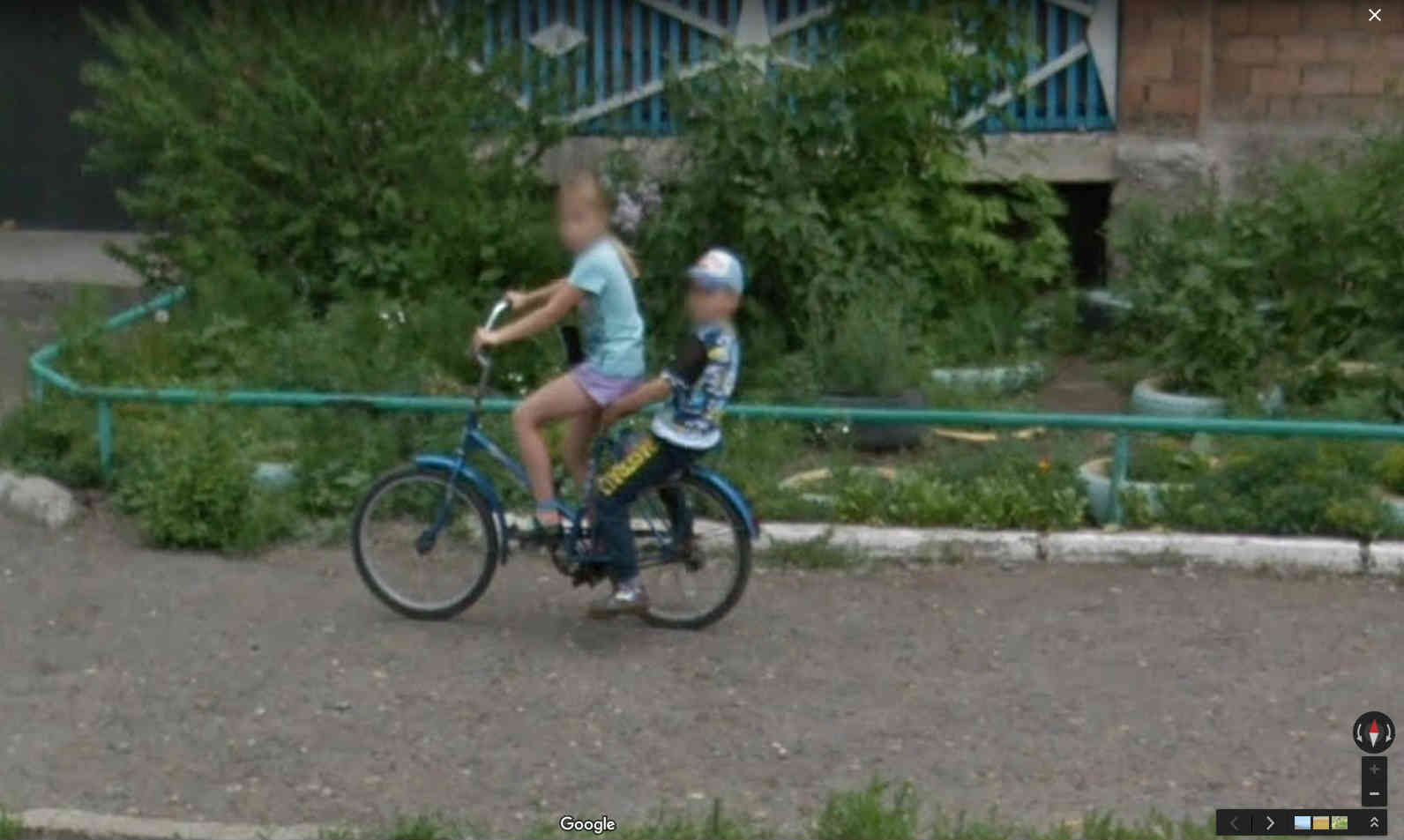 Girl is driver, boy is passenger - STREETVIEWFUN