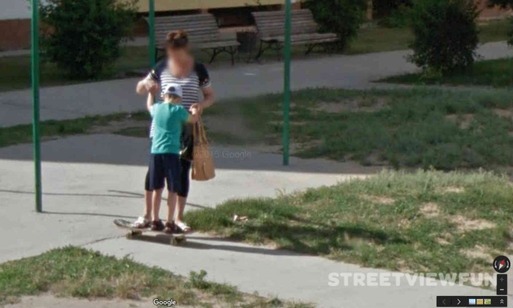Learn to stand on the skateboard - STREETVIEWFUN