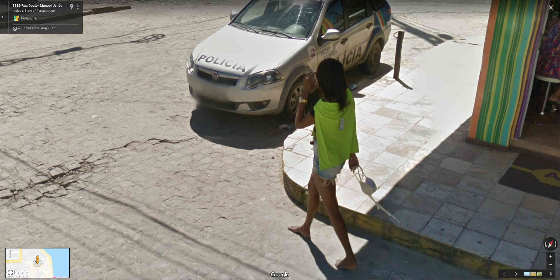 Walking with my bra - STREETVIEWFUN