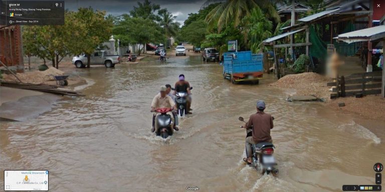 Flooding street - StreetViewFun