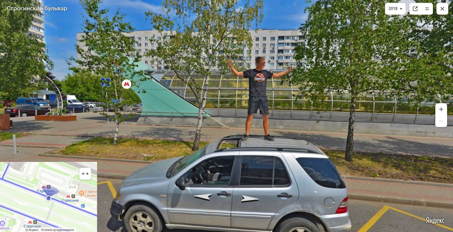 Posing for Yandex – STREETVIEWFUN