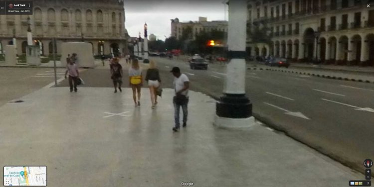 Checking out the Girls in Cuba - STREETVIEWFUN