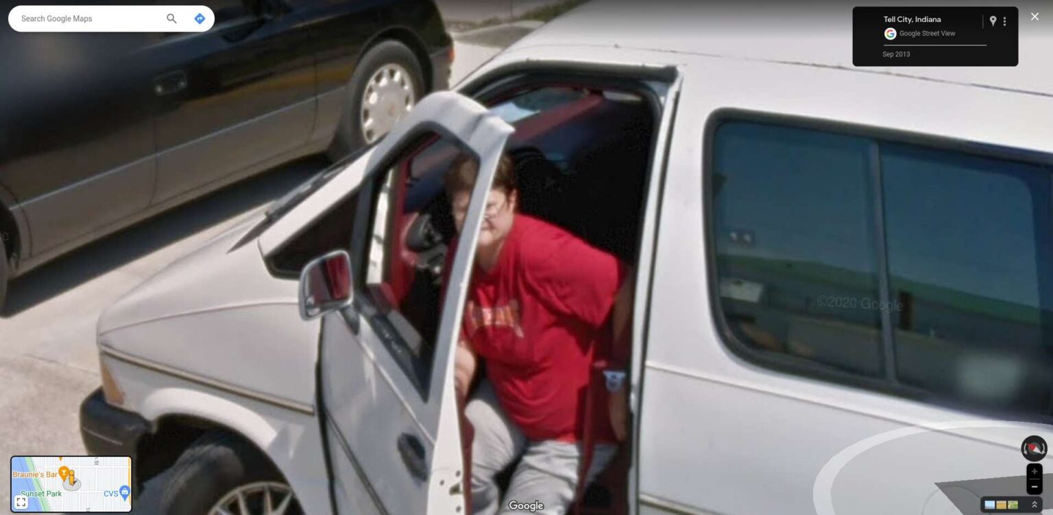 Now that's a new way to avoid getting your face blurred - StreetViewFun