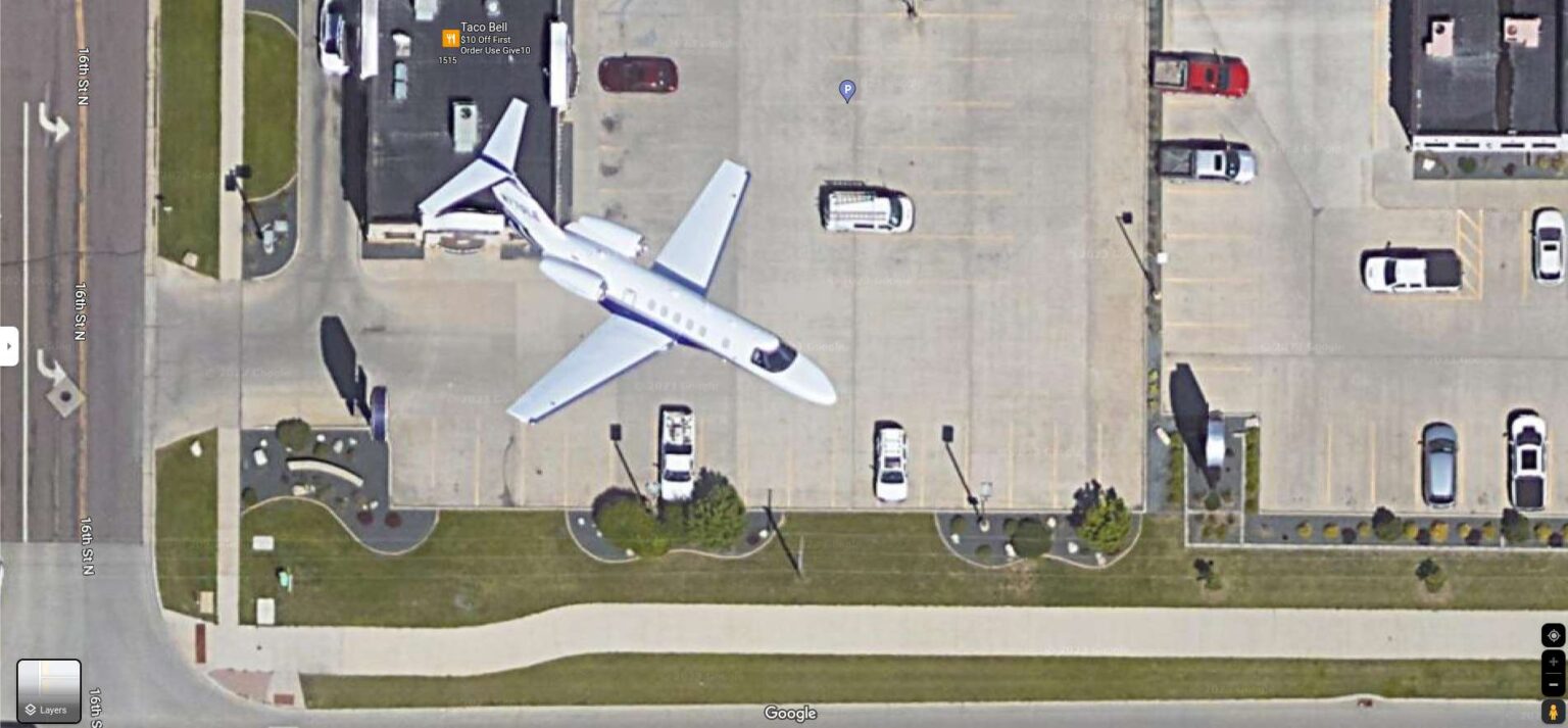 Perfect record of an airplane in flight - STREETVIEWFUN