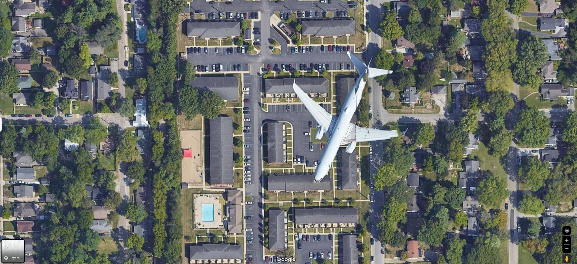 Airplane in flight - STREETVIEWFUN
