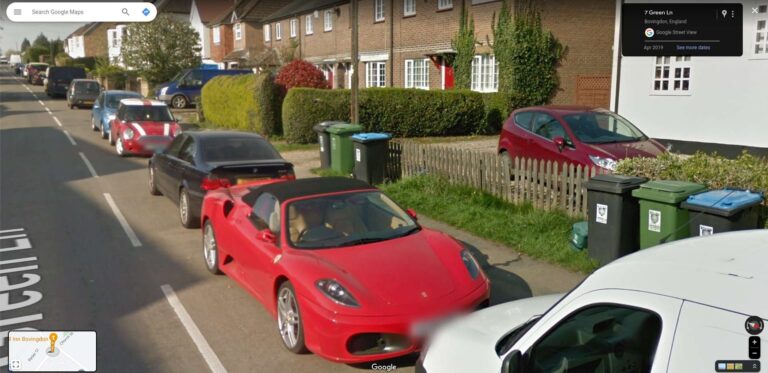 Nice looking Ferrari - STREETVIEWFUN