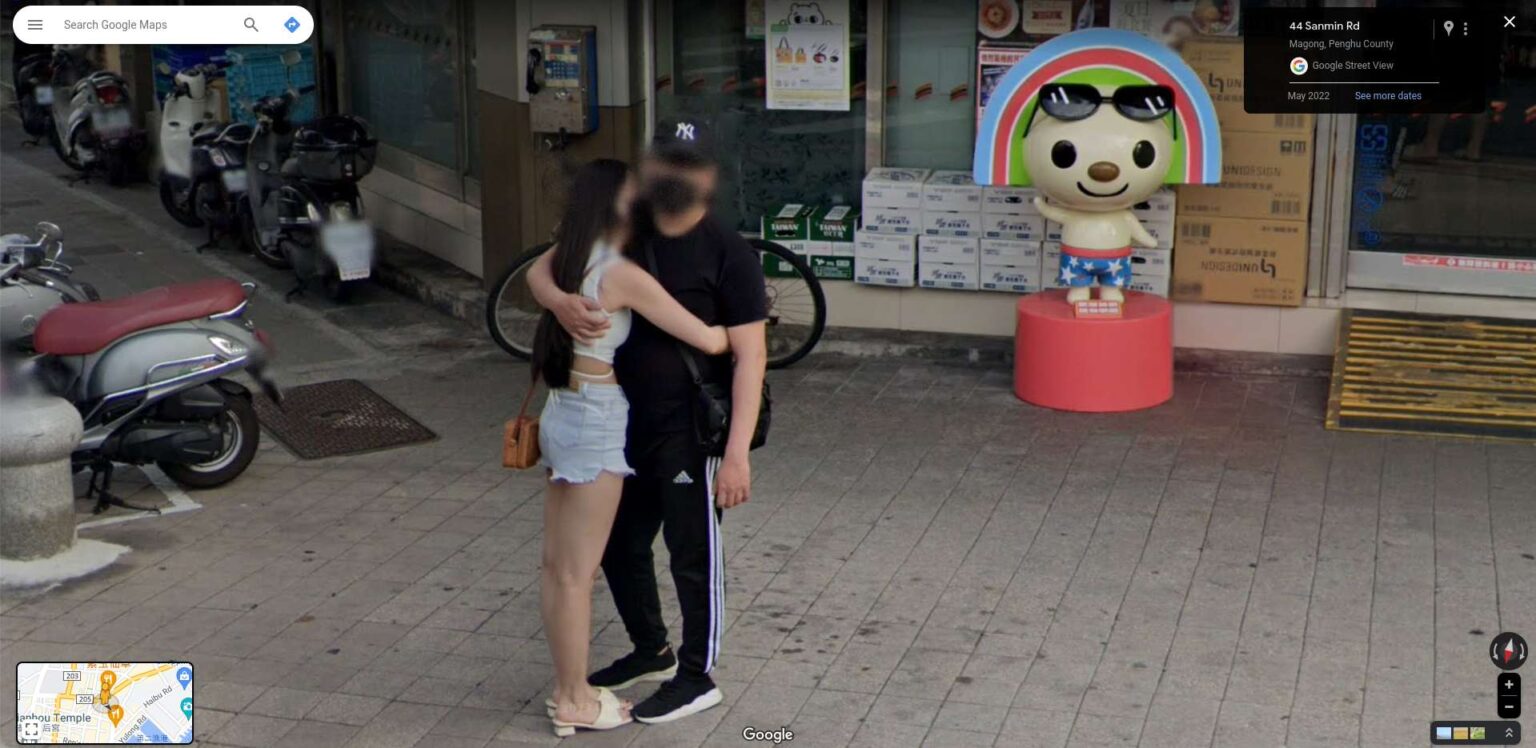 Hugging – STREETVIEWFUN