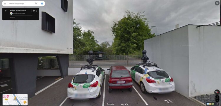 Two Google Cars - STREETVIEWFUN