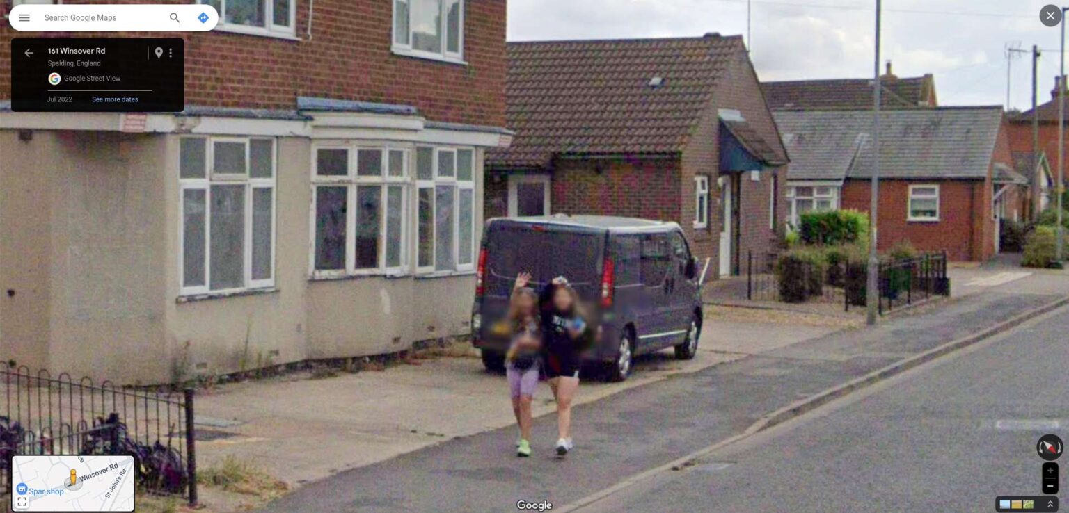 Happy girls - STREETVIEWFUN