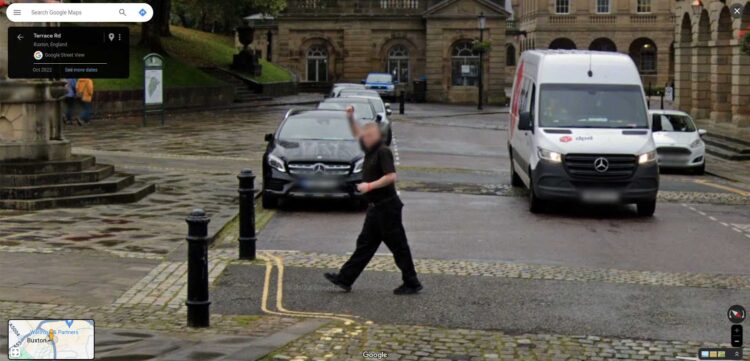 Put your finger up if you wanna be on Google Maps - STREETVIEWFUN