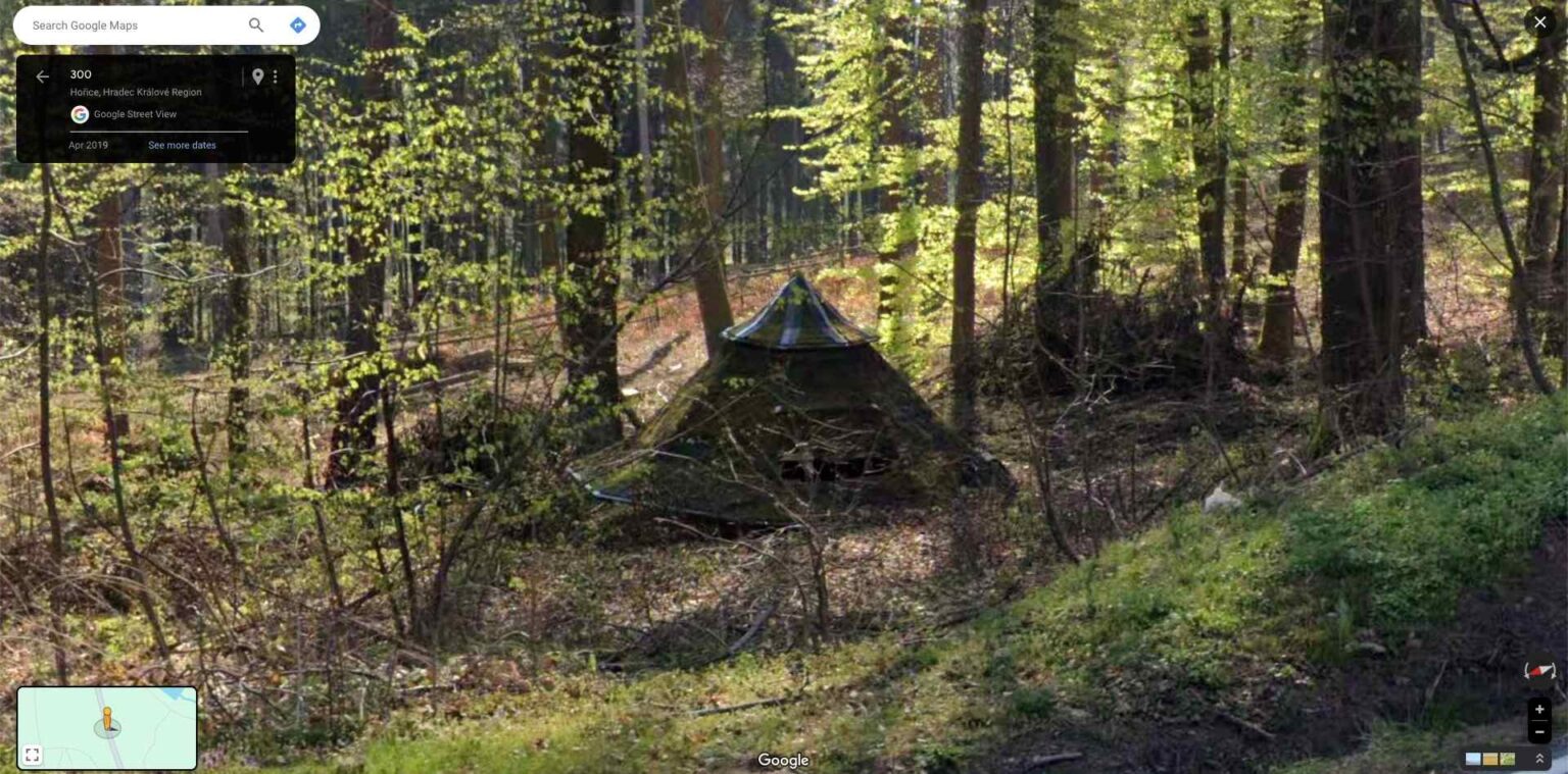 UFO hidden above the trees 🛸 - STREETVIEWFUN