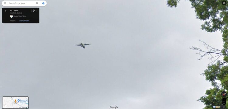 Airplane flying on google maps streetview - STREETVIEWFUN
