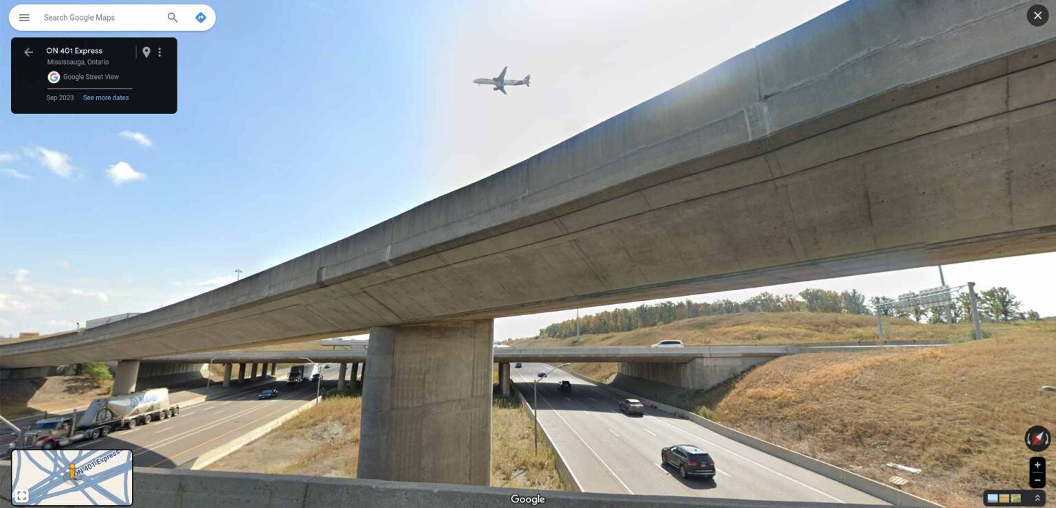 Airplane on landing 🛬 - STREETVIEWFUN