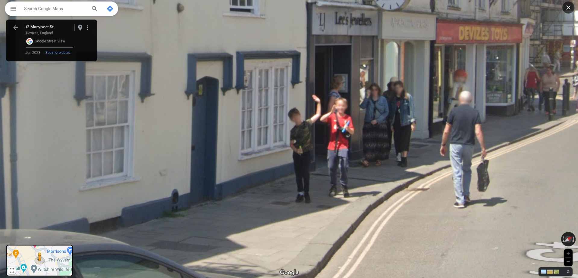 Happy kids waving and then... - STREETVIEWFUN