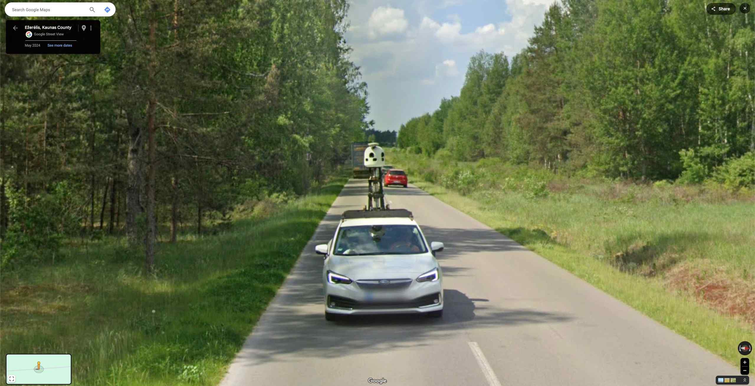Apple Maps car vs. Google Maps car - STREETVIEWFUN