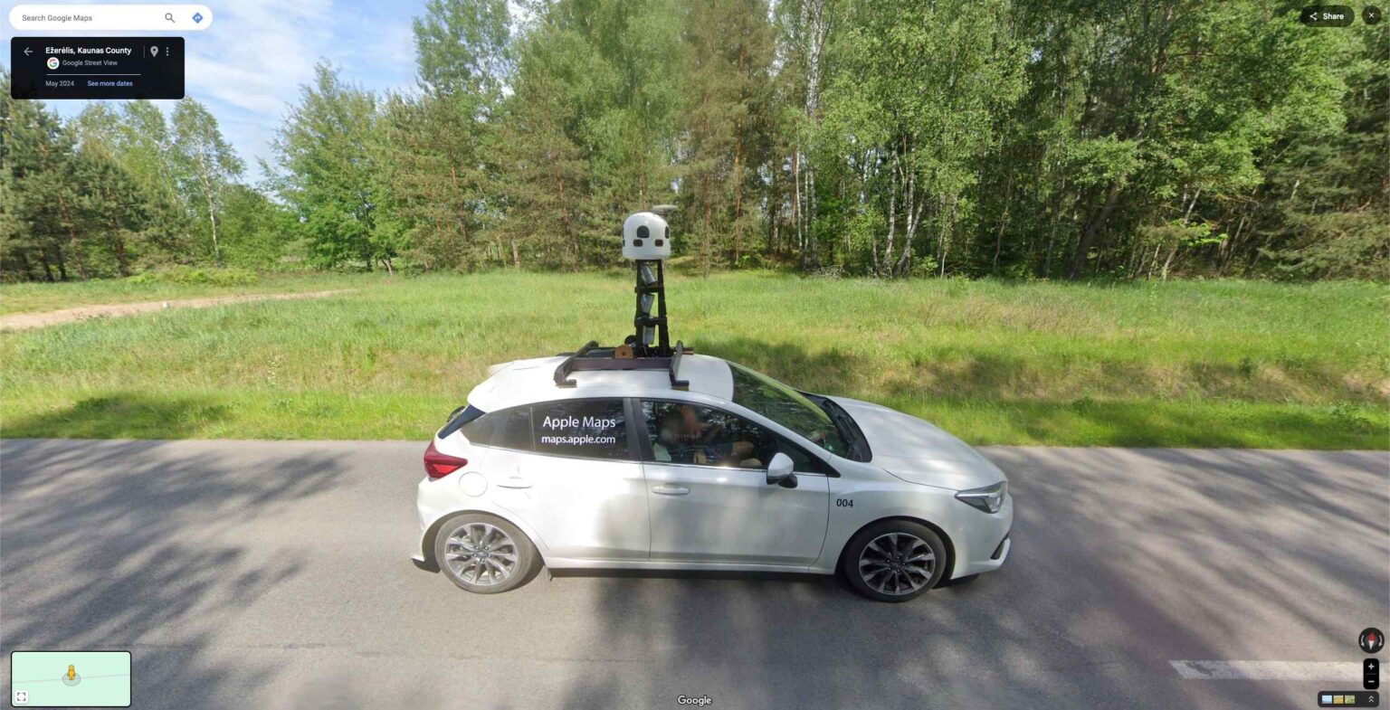 Apple Maps car vs. Google Maps car - STREETVIEWFUN