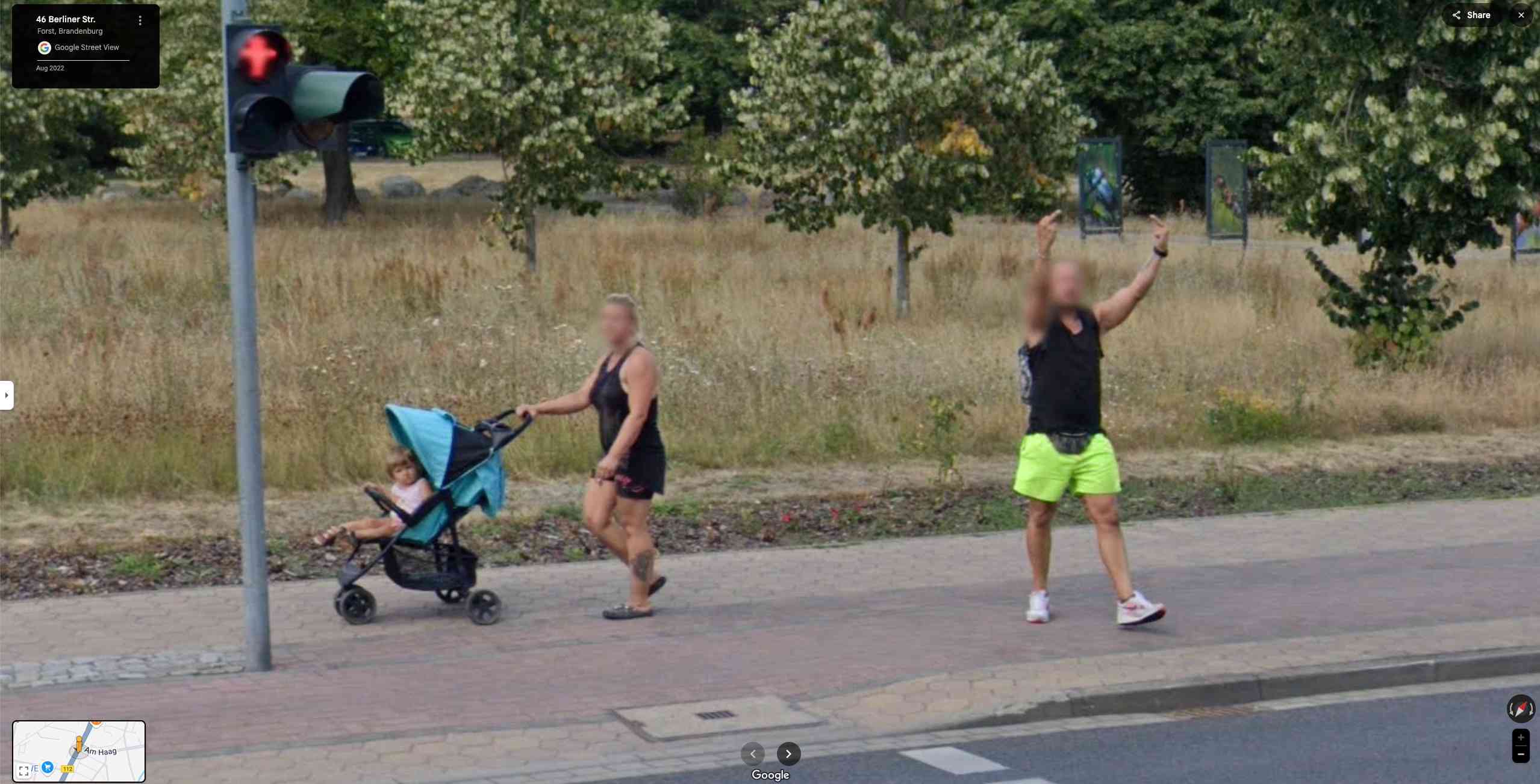 Double fingers - STREETVIEWFUN