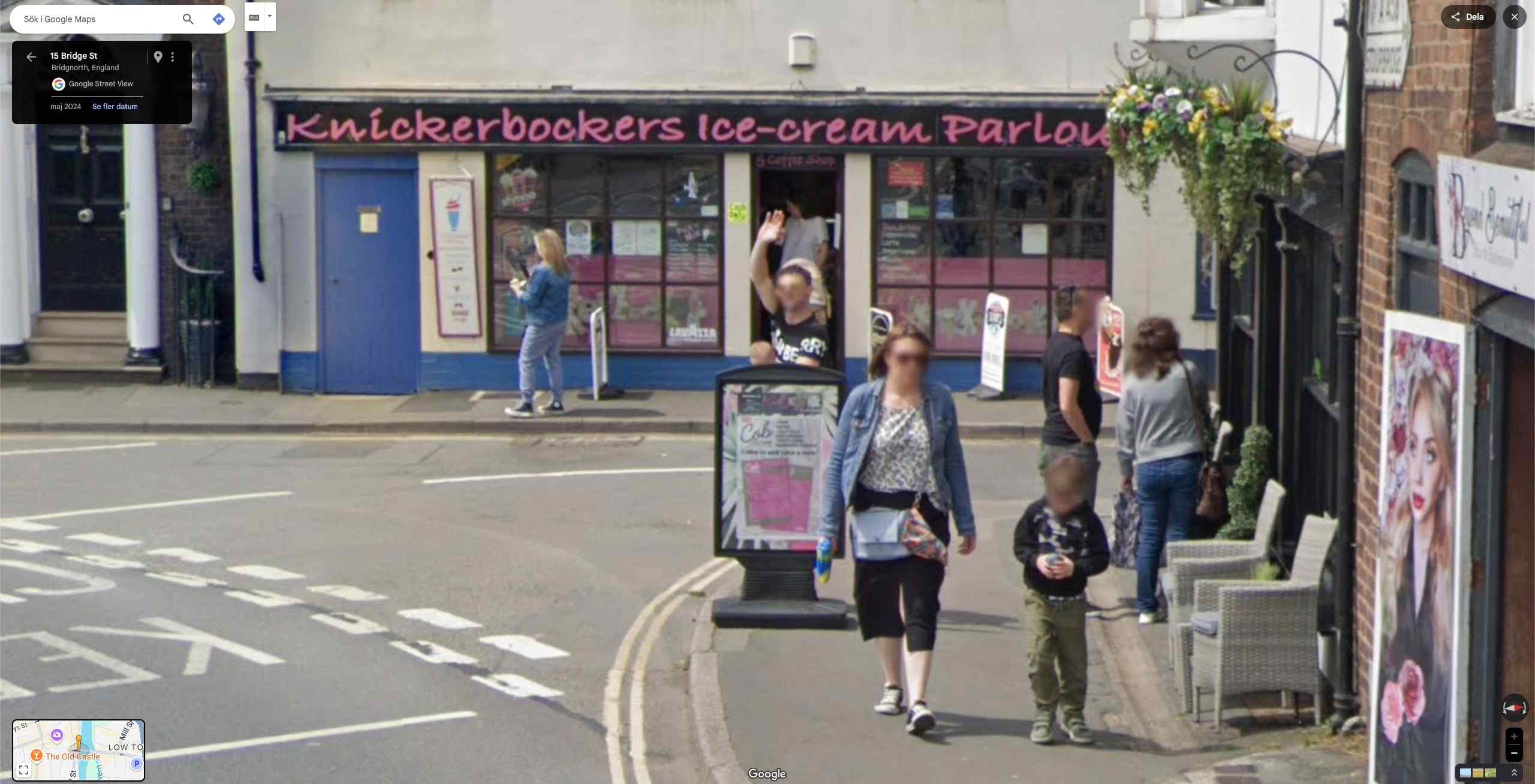 Waving from the distance - STREETVIEWFUN