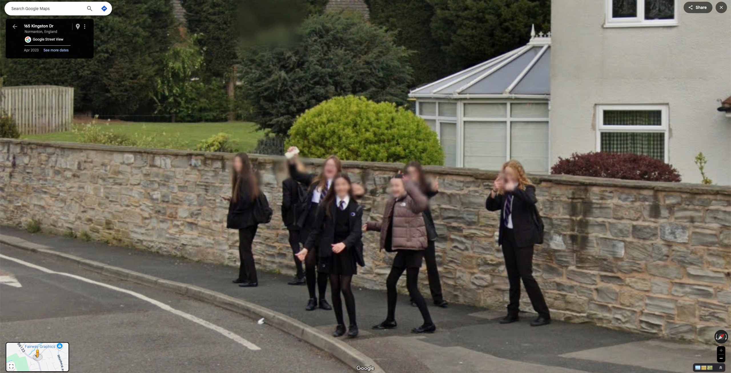 Shiny happy girls - STREETVIEWFUN