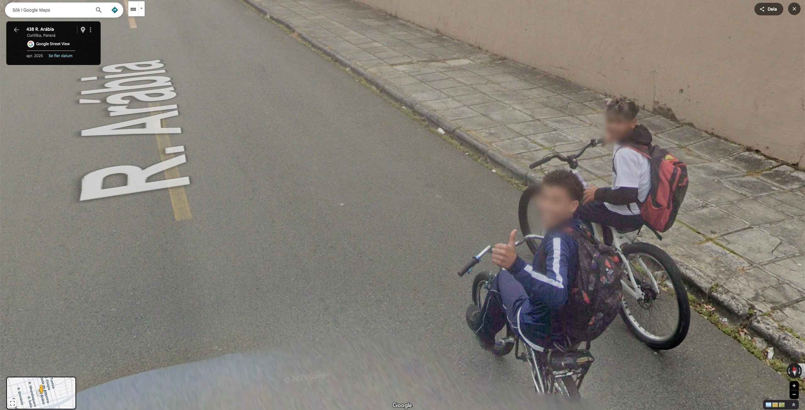 Boys on their bikes chase the Google Maps car in Curitiba - STREETVIEWFUN