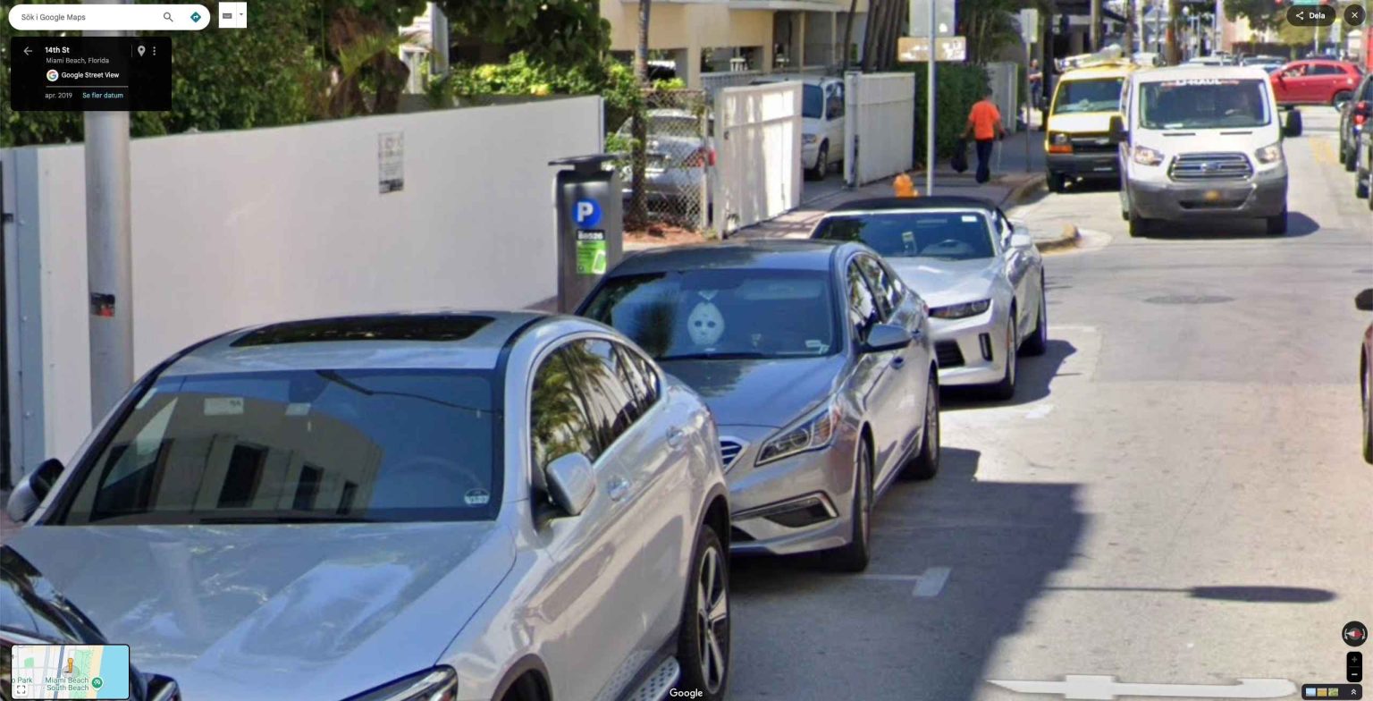 Creepy mask on the car - STREETVIEWFUN