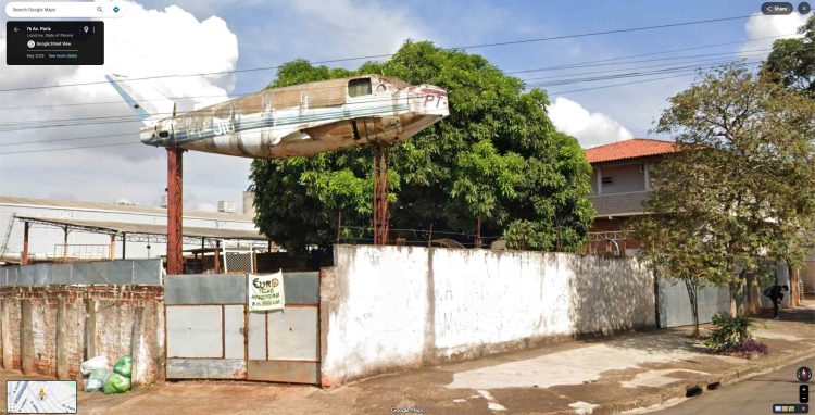 Wingless plane in "flight" - STREETVIEWFUN