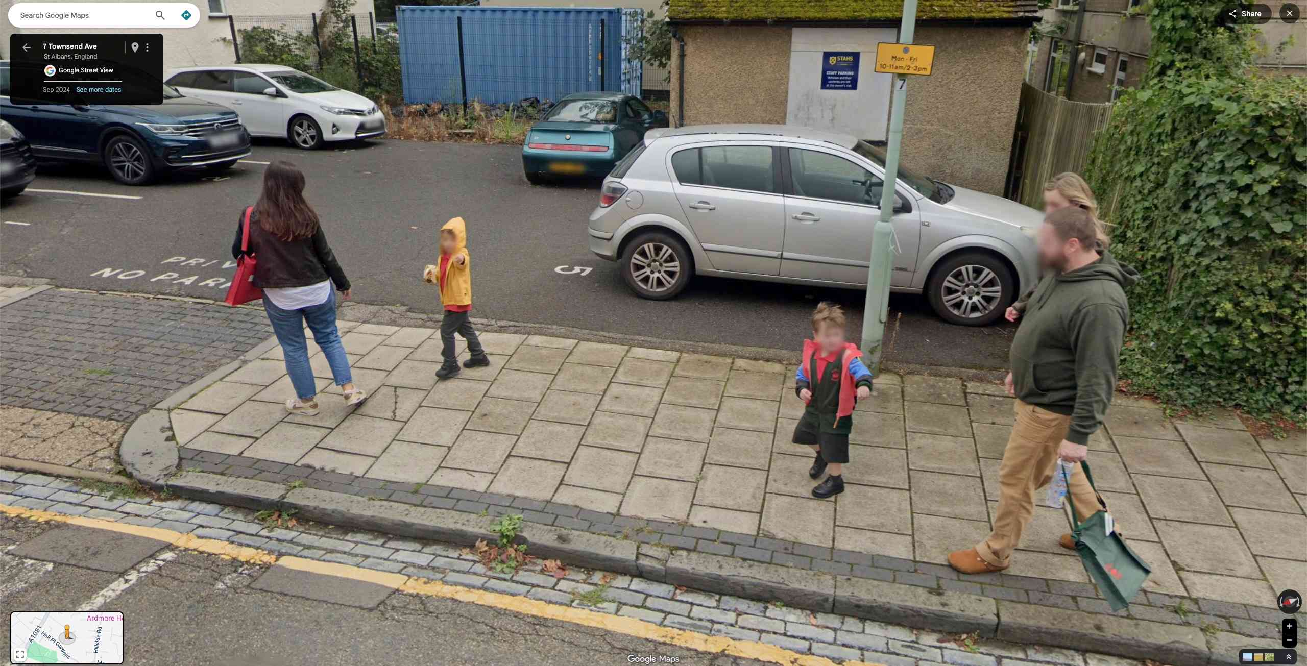 Two happy little boys - STREETVIEWFUN