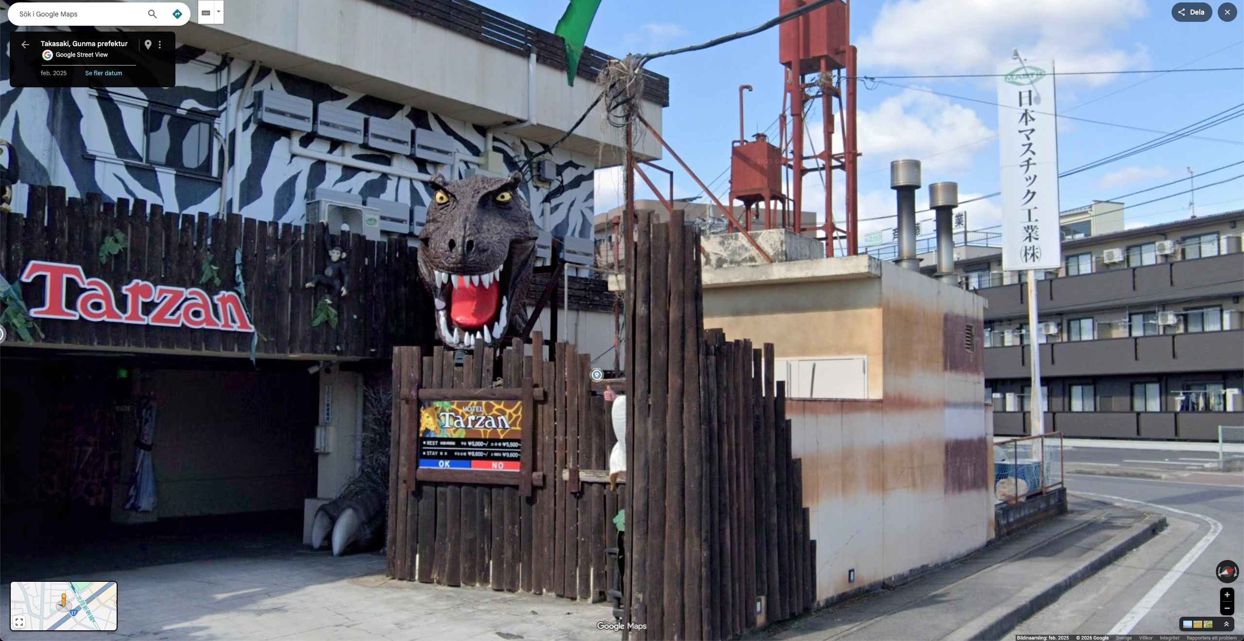 Scary dinosaur - STREETVIEWFUN